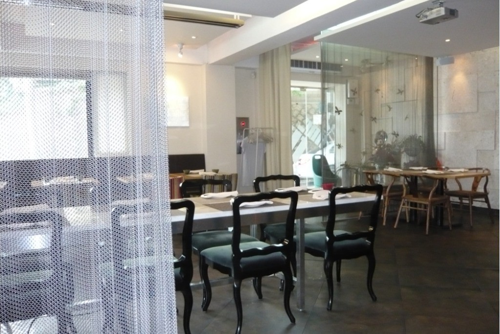 Metal Wire Mesh Curtain-In Restaurant(2) - Ball Chain Curtain, Link ...
