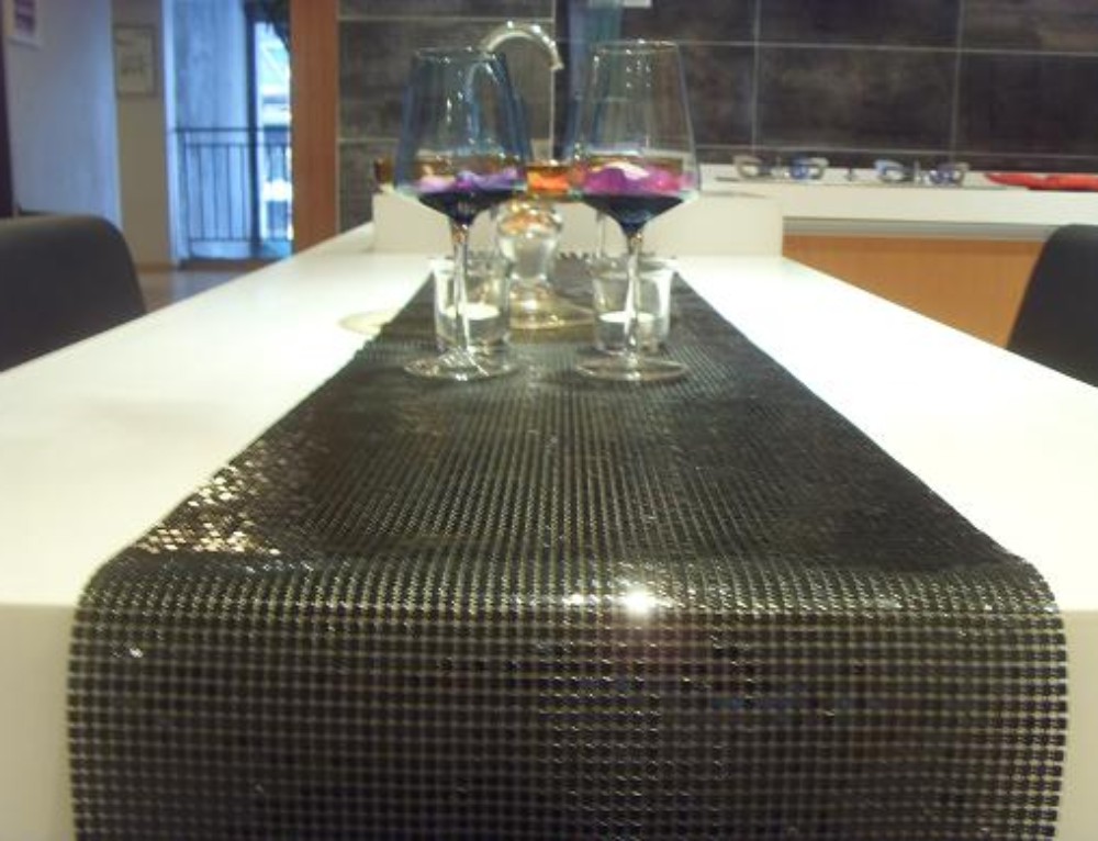 Metal mesh table runner in silver color - Ball Chain Curtain, Link ...